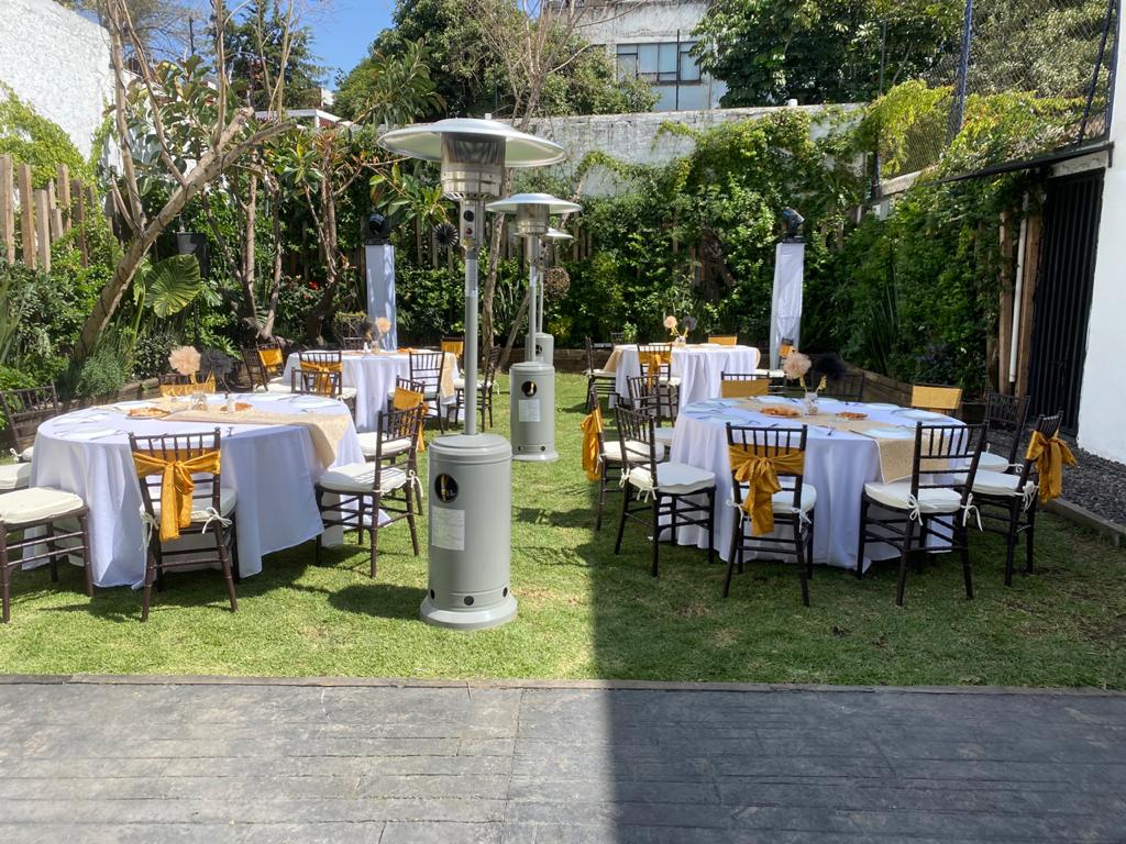 Paquete 40p Mesas y Sillas +Barra de pizzas gourmet – Uxmal956